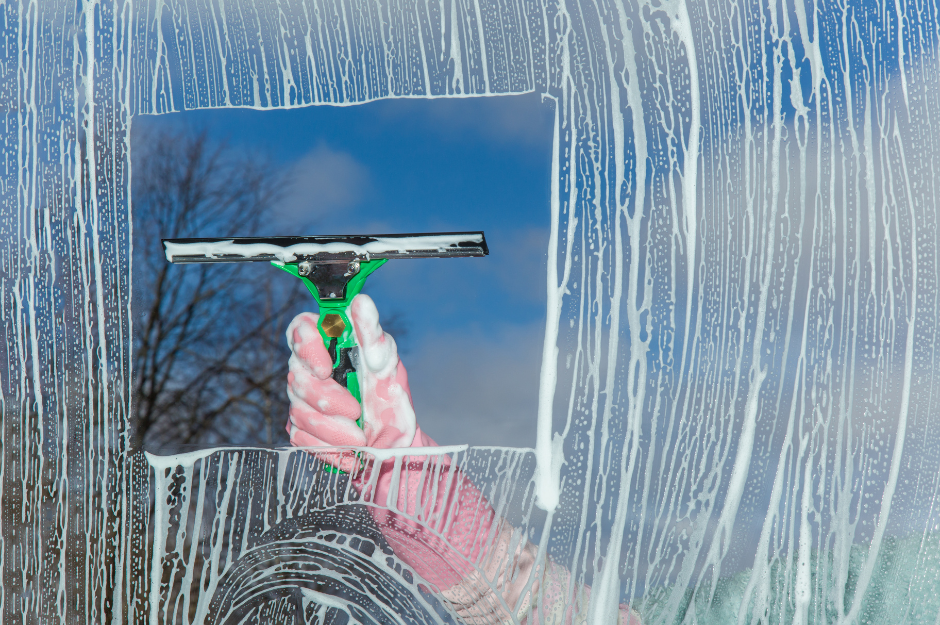 Clean Windows Without Streaks: 4 Tips - Fish Window Cleaning