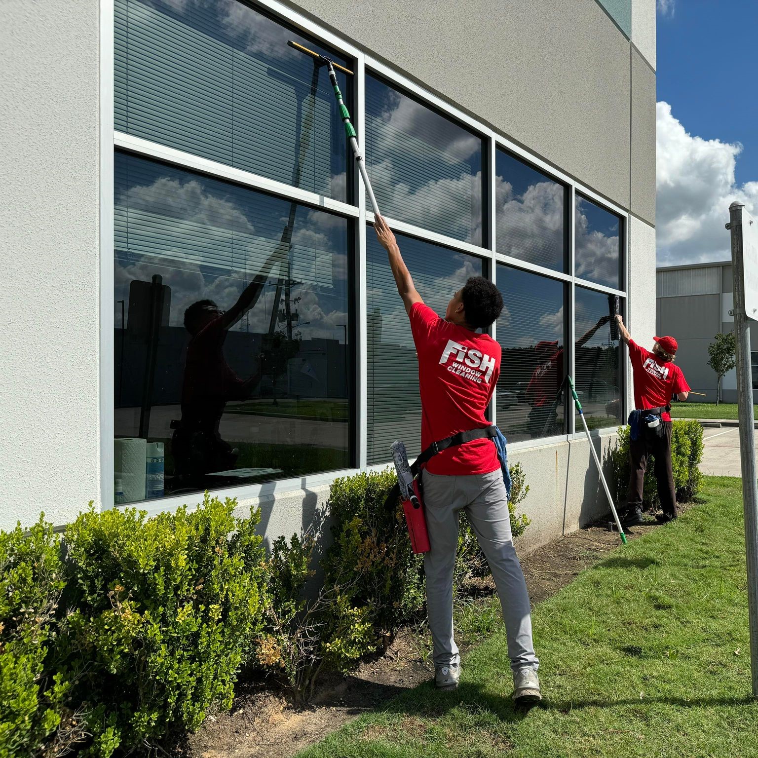 How Window Washing Prices Can Vary & What You Should Know - Fish Window ...